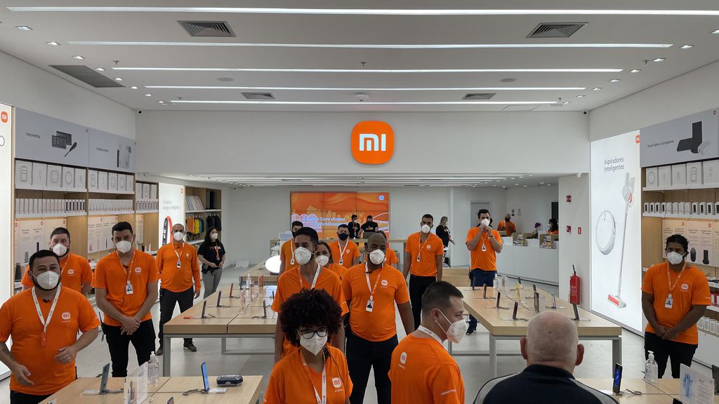 Xiaomi inaugura loja em Curitiba com promoções e traz Redmi 10 ao ...