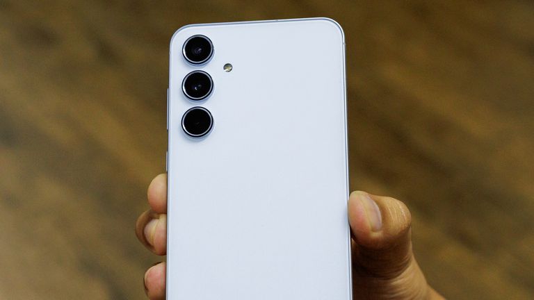 Galaxy M55 ganha mais fotos e prováveis especificações com Snapdragon 7 ...