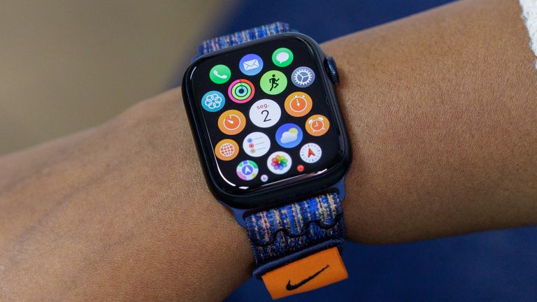 Apple Watch X vaza com visual mais fino, tela maior e edição de 10 anos ...
