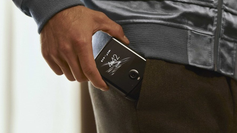 Motorola Razr 3 vaza em GIF mostrando mais do visual e das telas ...