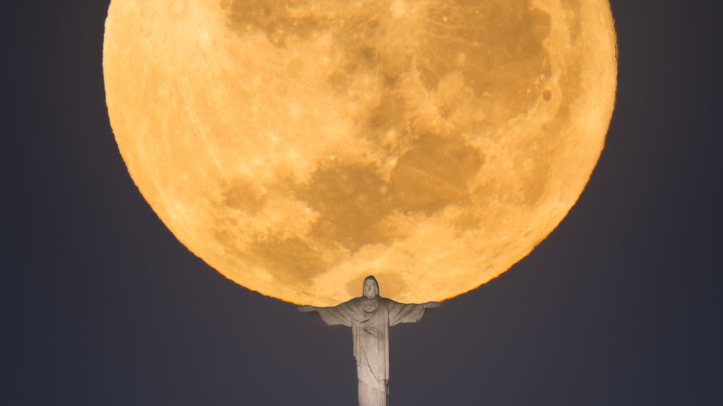 Astrônomo tira incrível foto do Cristo Redentor “segurando” a Lua ...