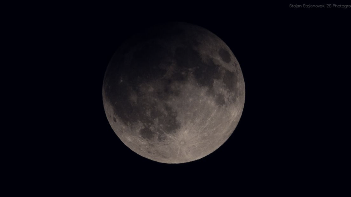 Foto do eclipse lunar mostra satélite natural da Terra e suas cores ...