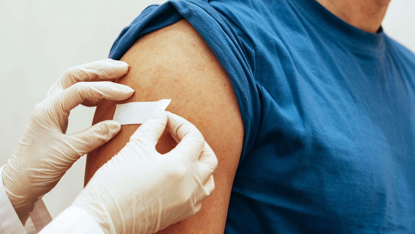 Adesivo substitui a agulha na aplicação de vacinas de forma indolor ...