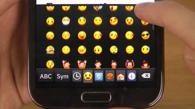 Saiba o que significa cada um dos emojis mais usados na Internet ...