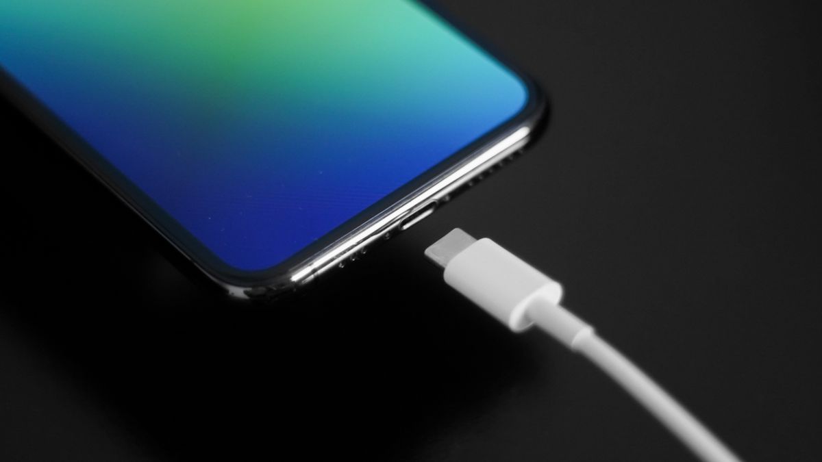 USB-C do iPhone 15 pode funcionar apenas com cabos oficiais da Apple ...
