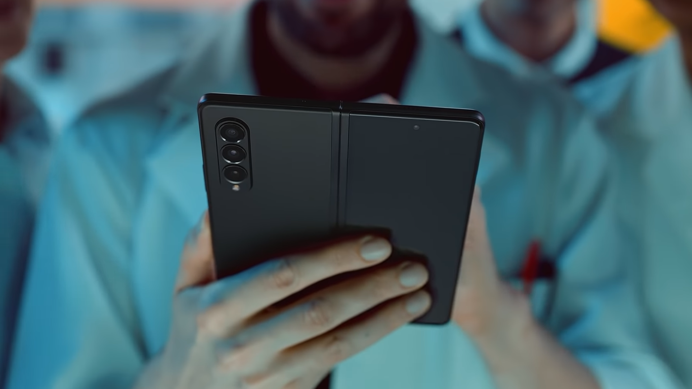 Galaxy Z Fold 4 ganha prováveis opções de cores com modelos em verde e ...