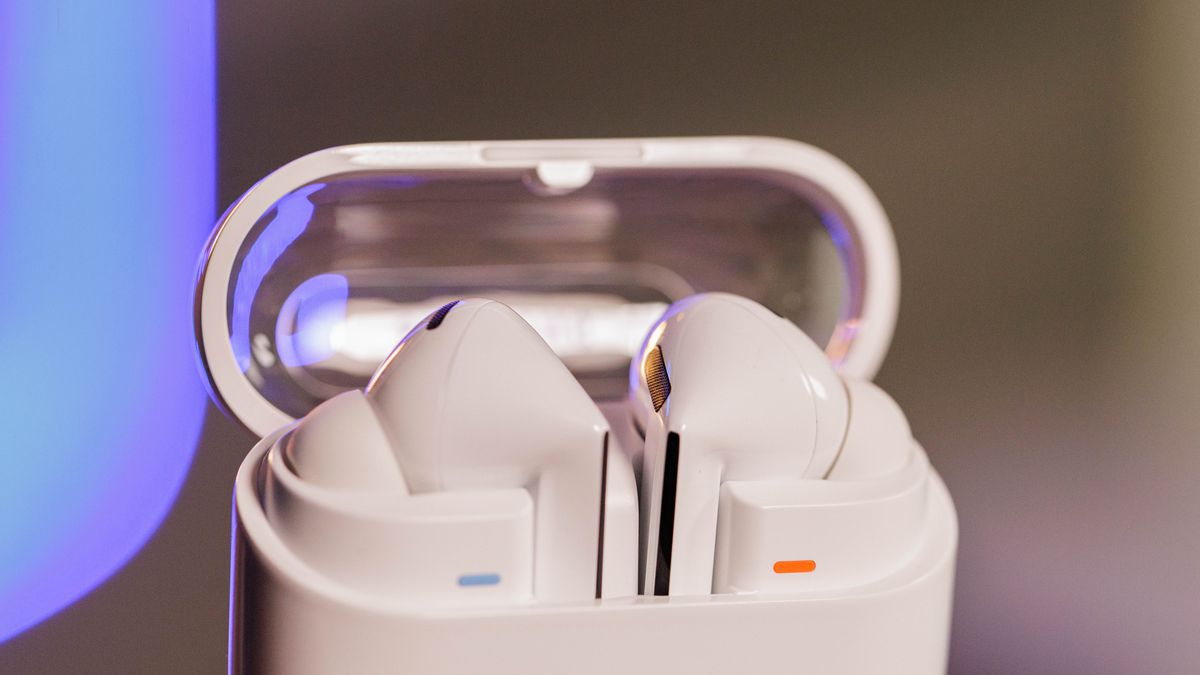 Galaxy Buds 3 Pro: melhor fone de ouvido da Samsung despenca de preço ...