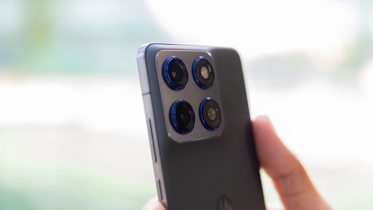 Shopee faz queima de Motorola Edge 70; menor preço histórico para 256 ...