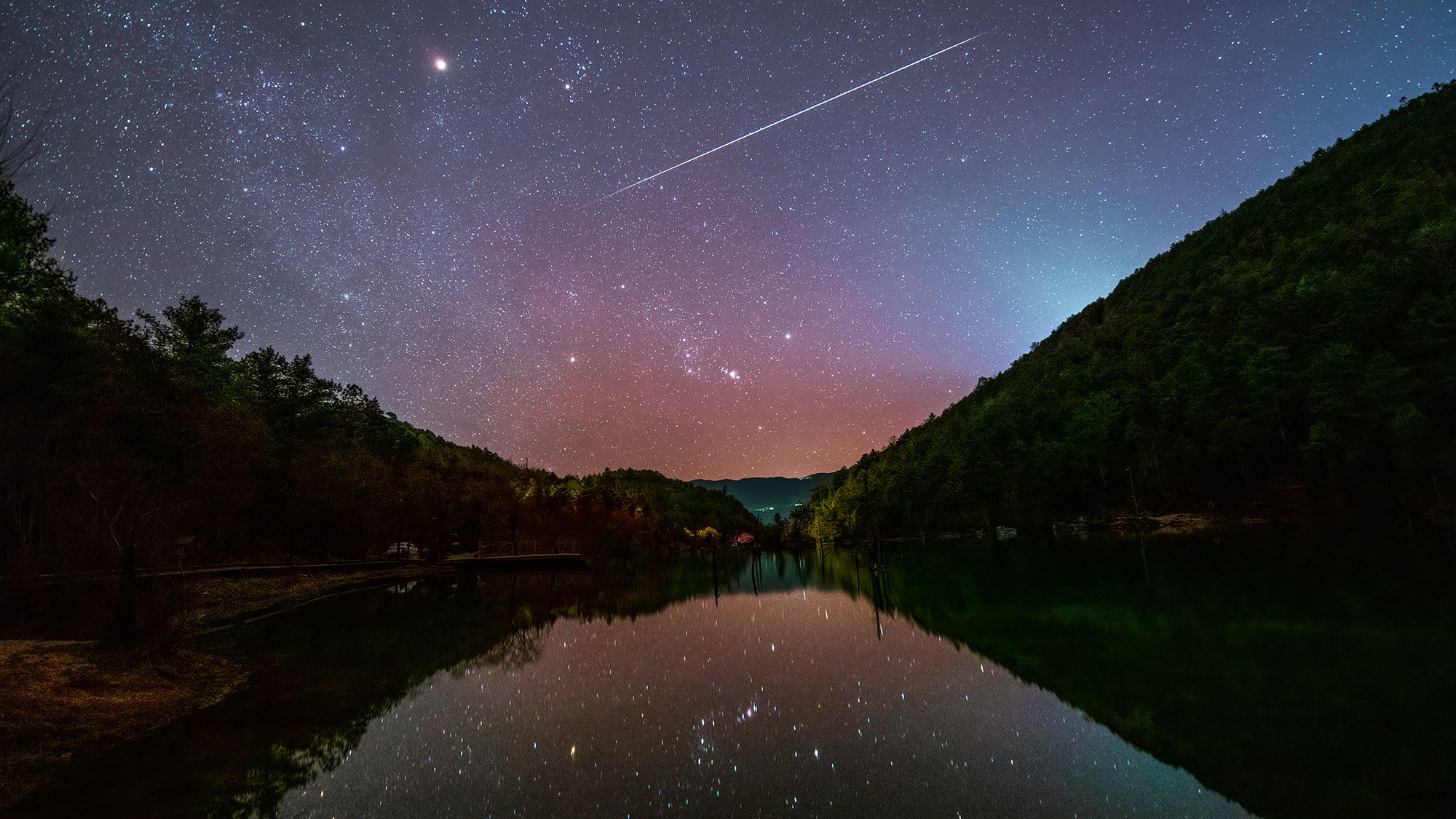 Destaque da NASA: Meteoro no céu do Vale da Lua Azul é a foto ...