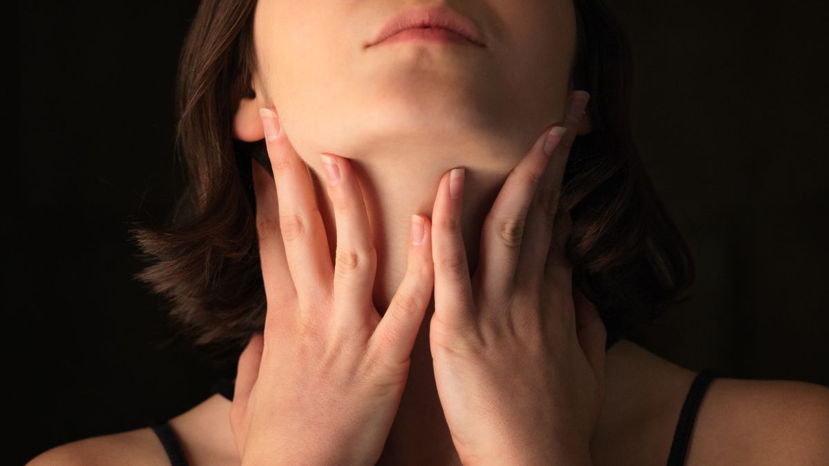 Covid-19 deixa jovem com cordas vocais paralisadas em caso raro - Canaltech