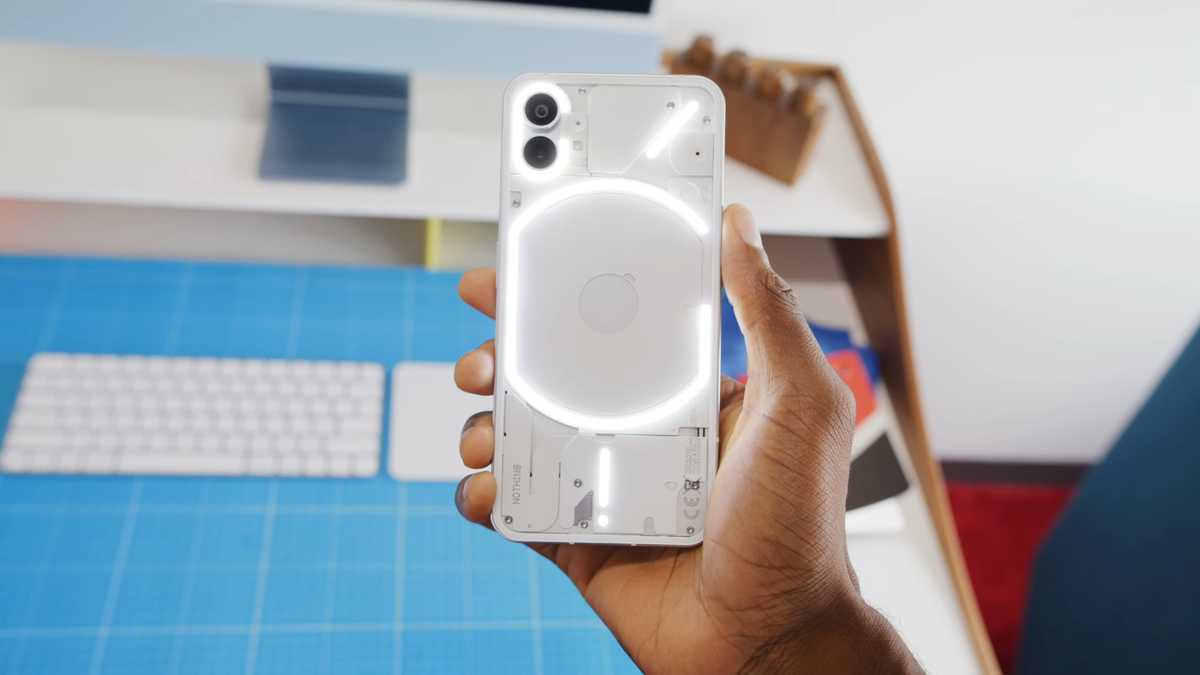 Nothing Phone (1) ganha novas imagens com luzes interativas - Canaltech