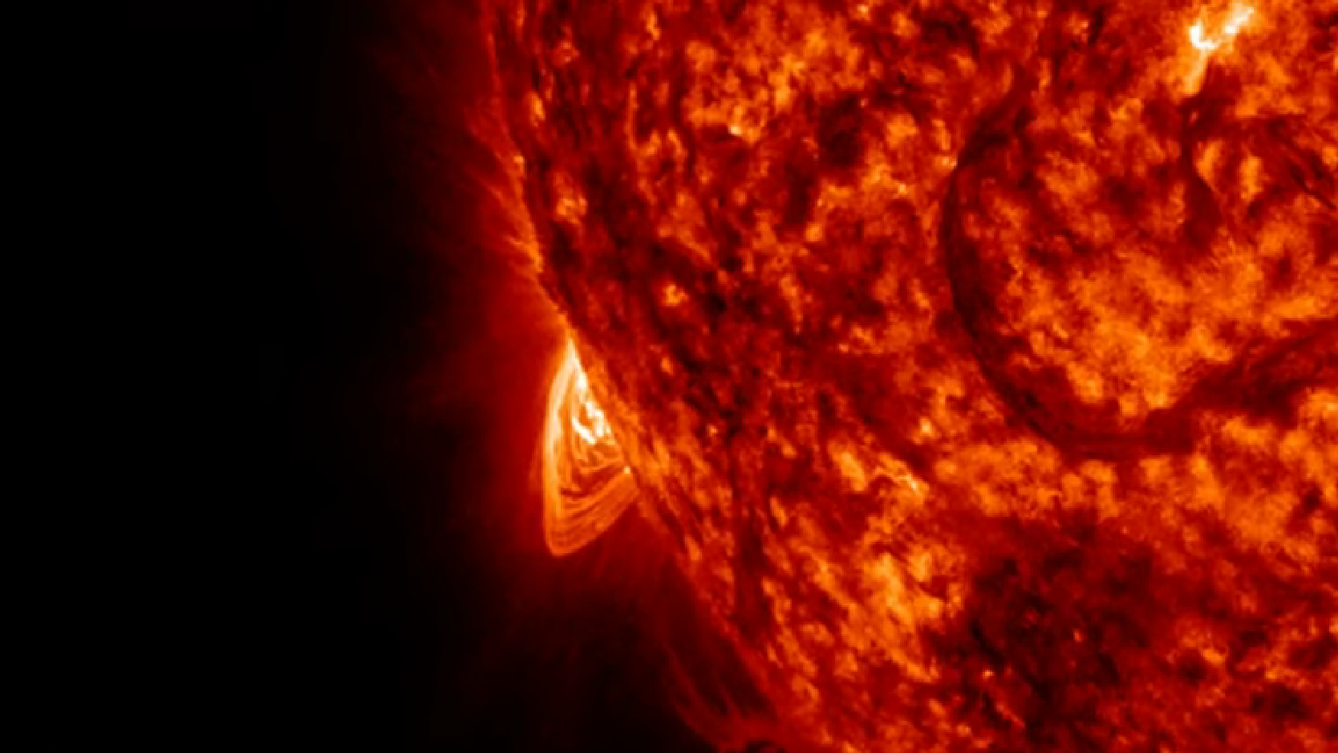 Grandes arcos de plasma brilham em nova foto do Sol após explosão ...