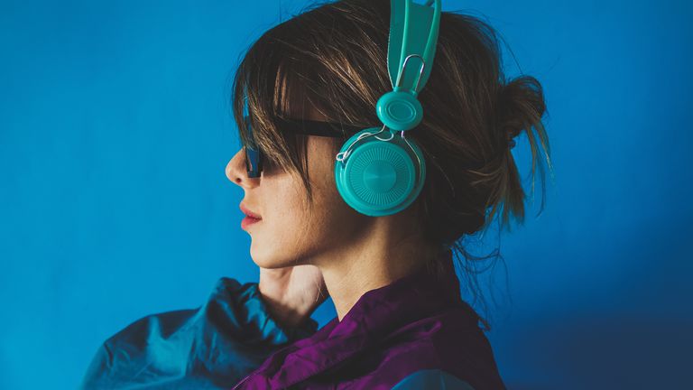 Como usar fones de ouvido com segurança e preservar sua audição - Canaltech