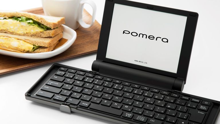 Conheça a Pomera, uma máquina de escrever que faz total sentido mesmo ...