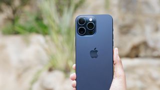 iPhone 15 Pro Max é certificado com IP68 e pode molhar - Canaltech