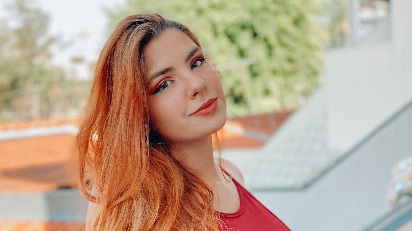 Isadora Basile, apresentadora do Xbox News, é demitida após sofrer ...