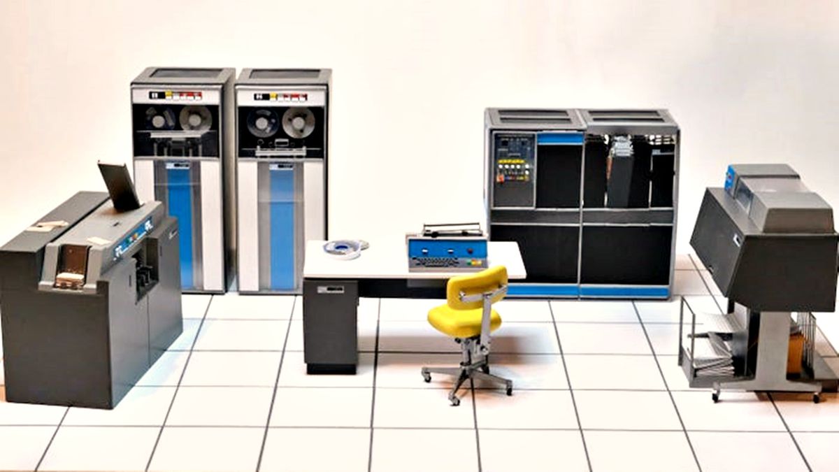 Clássico IBM 1401 de 1959 ganha homenagem fiel em miniatura - Canaltech