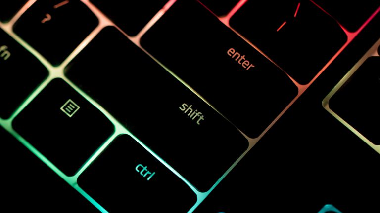 Para que serve a tecla Shift do teclado? Nós explicamos - Canaltech