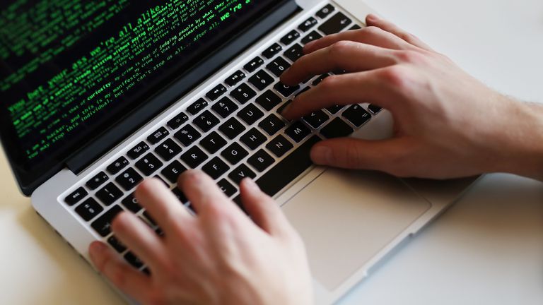 8 sites para aprender Python de graça - Canaltech