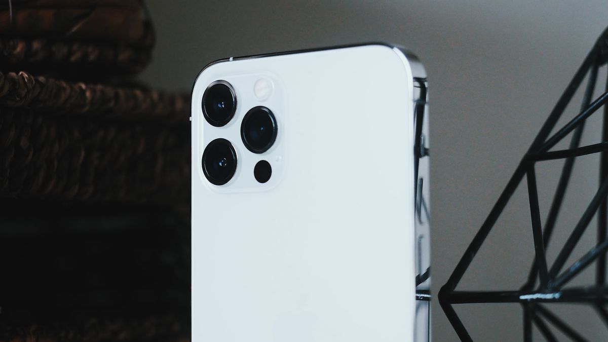 BAIXOU | iPhone 12 Pro é um poderoso celular que está mais barato no ...