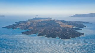 Vulcão de Santorini teve erupção 15 vezes maior que a de Tonga - Canaltech