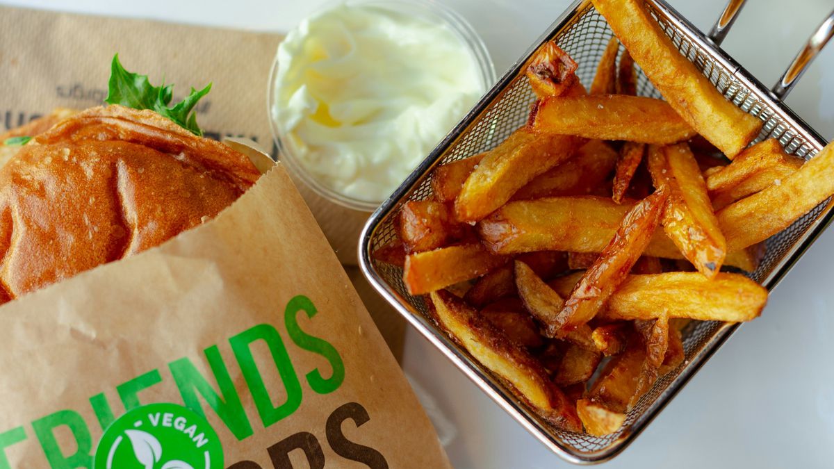 Vegetarianos comem mais comida ultraprocessada que carnívoros, diz ...