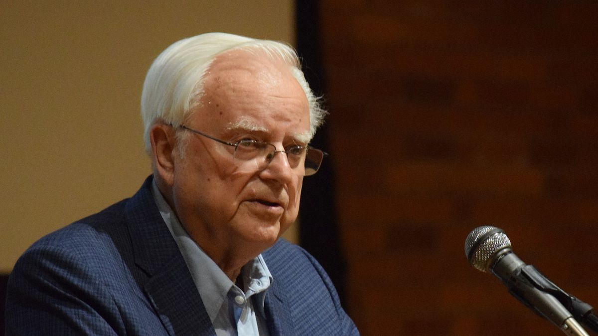 Frank Drake, pioneiro na busca por vida extraterrestre, morre aos 92 ...