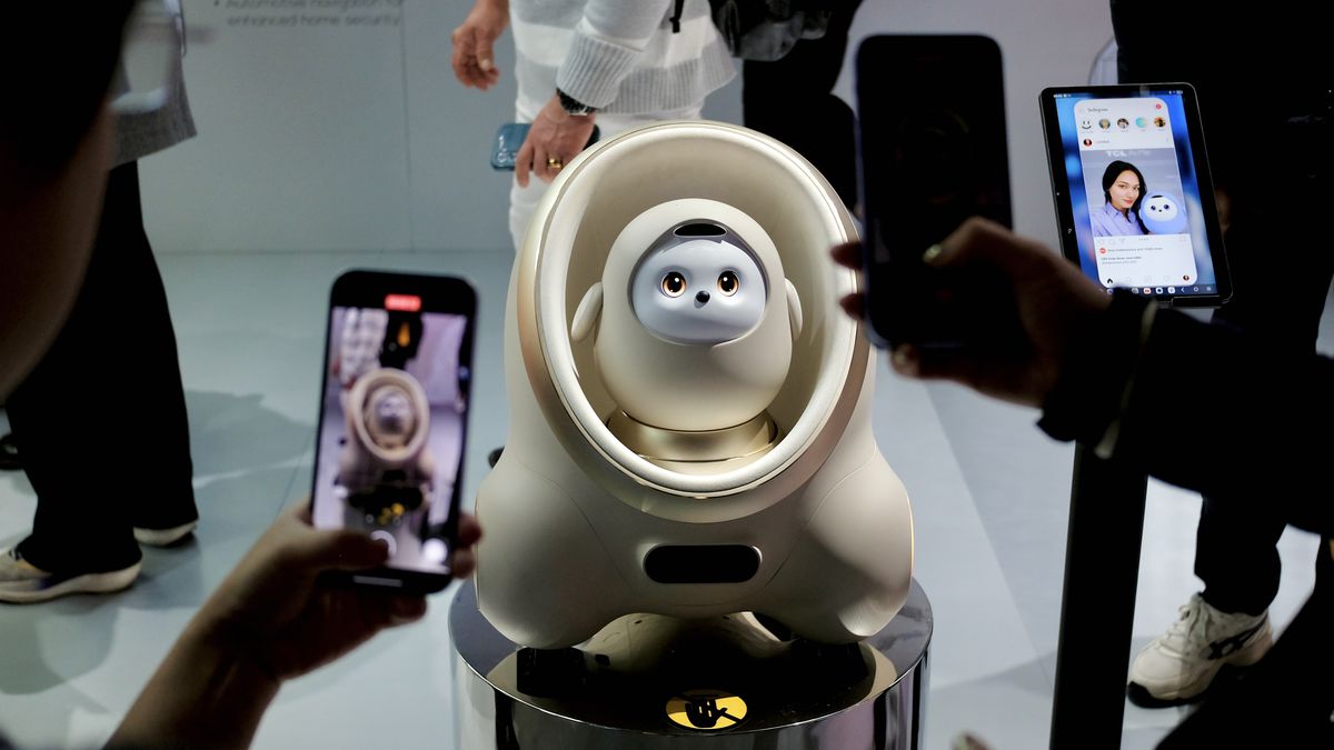 AiMe: o robô da TCL que não faz faxina, mas é sua Alexa com rodas ...